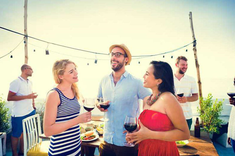 Ce înseamnă să fii extrovertit sau introvertit și care sunt diferențele ...