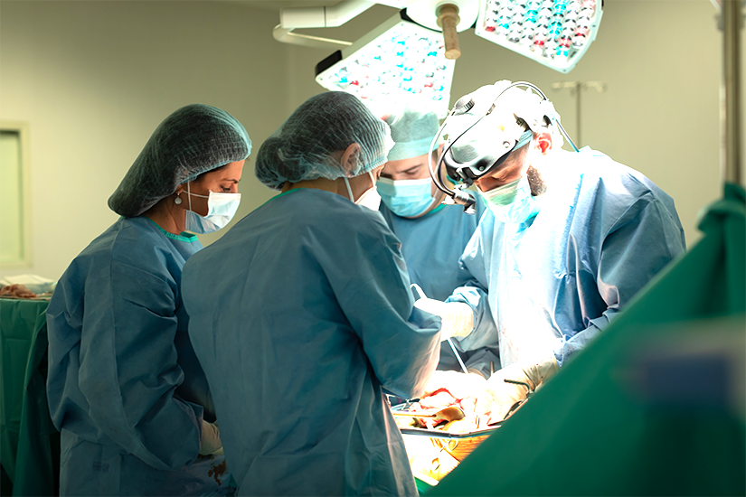 Maxi-tumoră stromală gastrointestinală (GIST), extirpată minim-invaziv ...